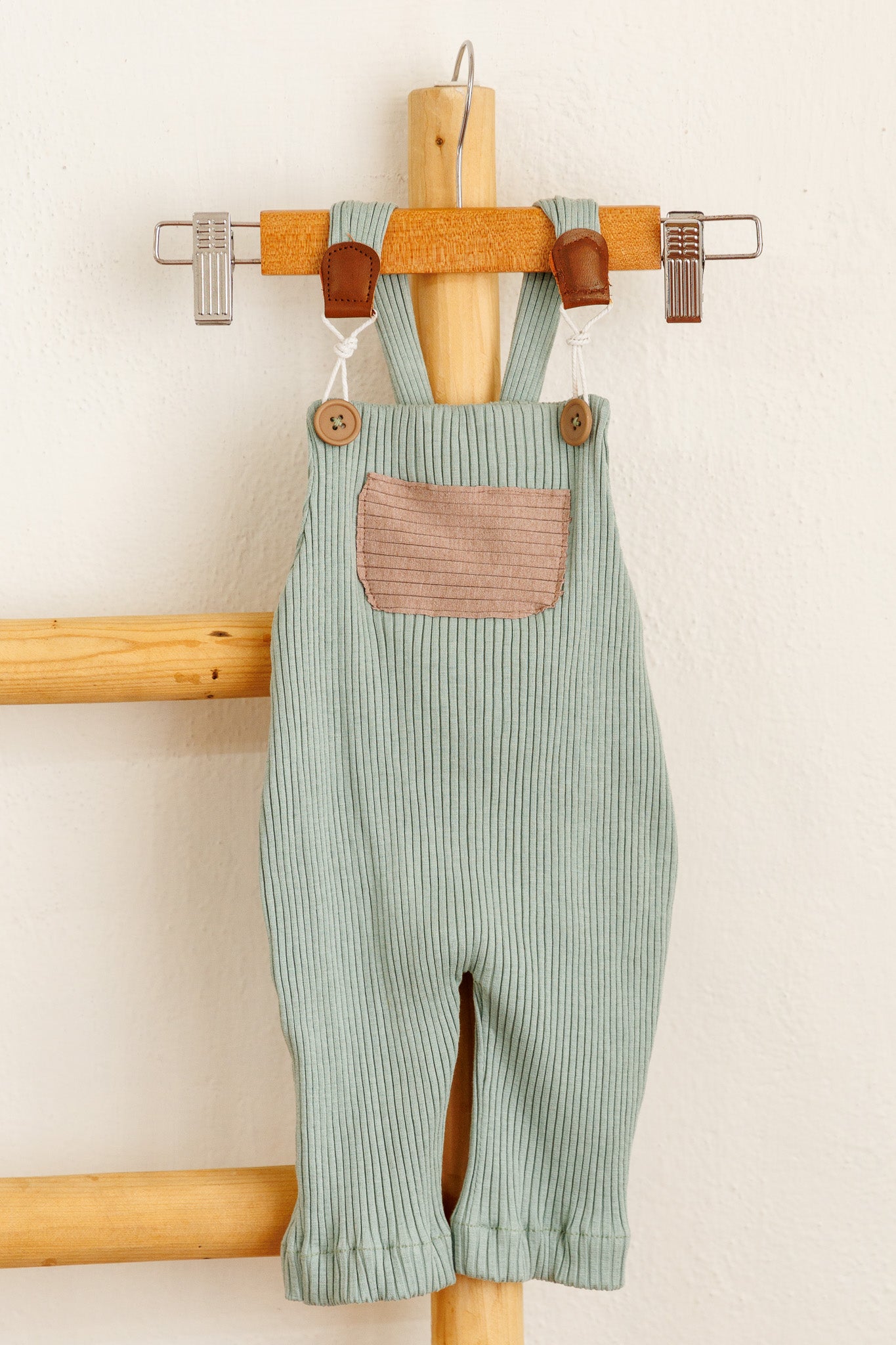 Adam Romper – Artista Prop Shop