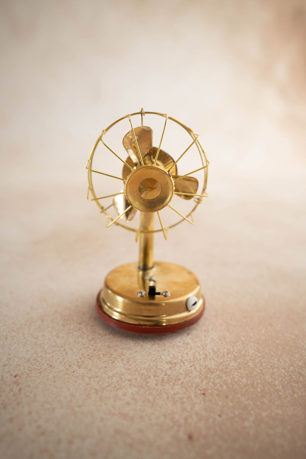 Gold Fan – Artista Prop Shop