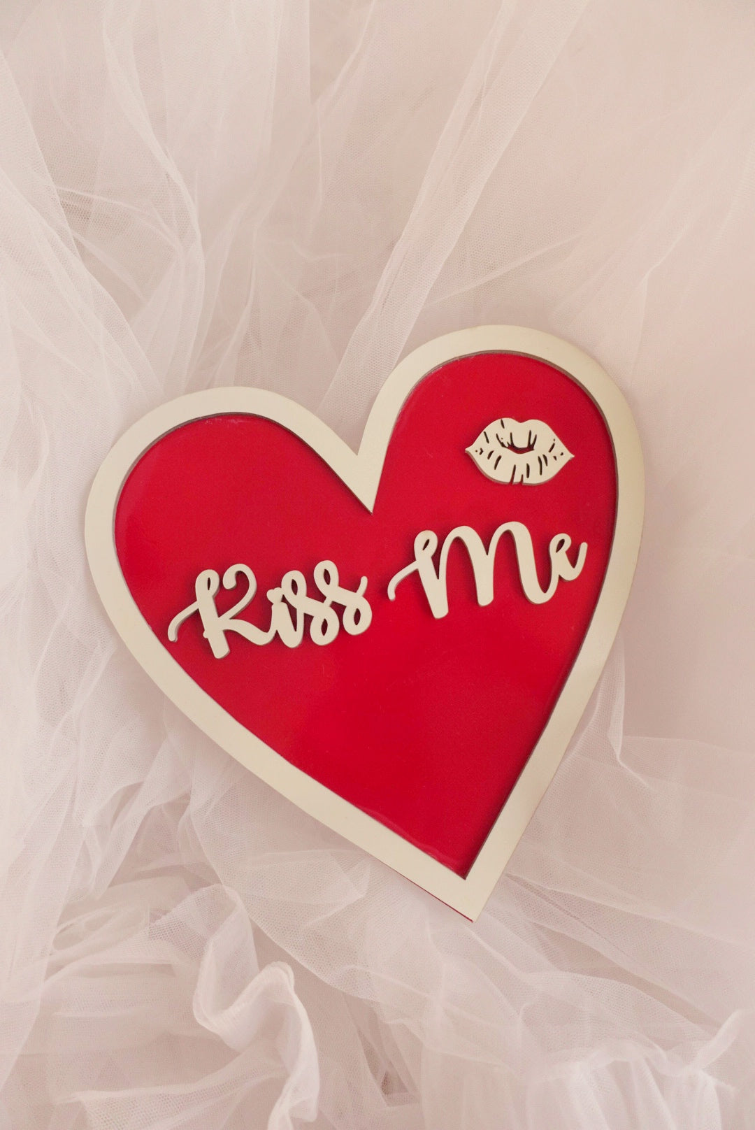 Kiss me - Red – Artista Prop Shop